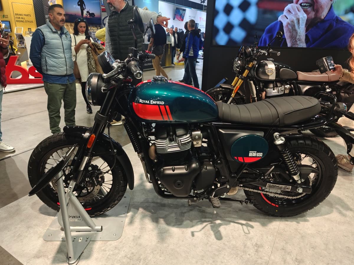Royal Enfield Bear 650 a EICMA 2024: tributo alla Big Bear Run, le foto live - Quotidiano Motori