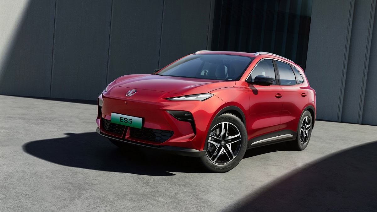 MG ES5 2025: prezzi, caratteristiche ed autonomia del suv elettrico